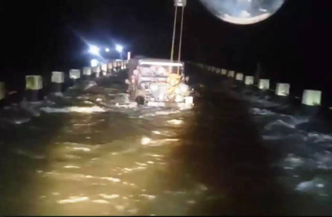 Jeep stuck in Dabok Nandwel bridge