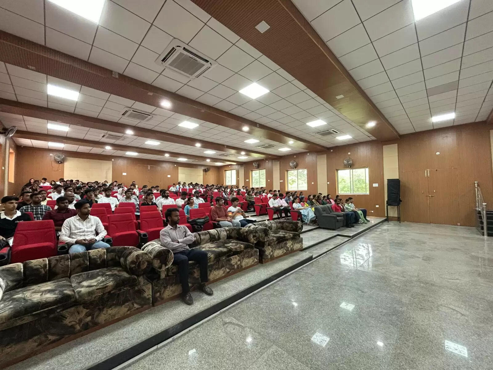 FMS MLSU warmly welcomed its MBA & BBA-ED students with a grand ...