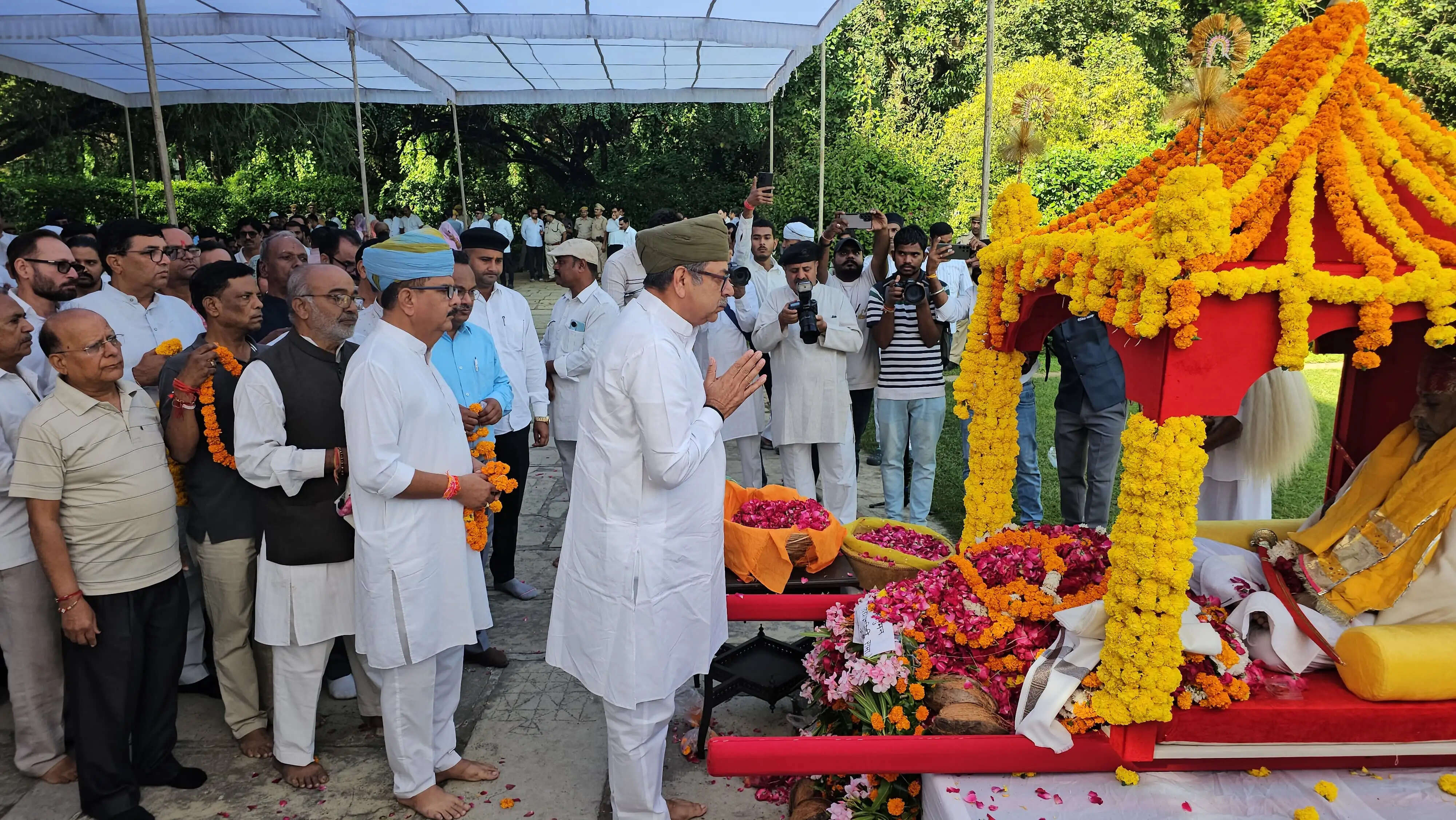 Mahendra Singh Mewar Given Respectful Farewell