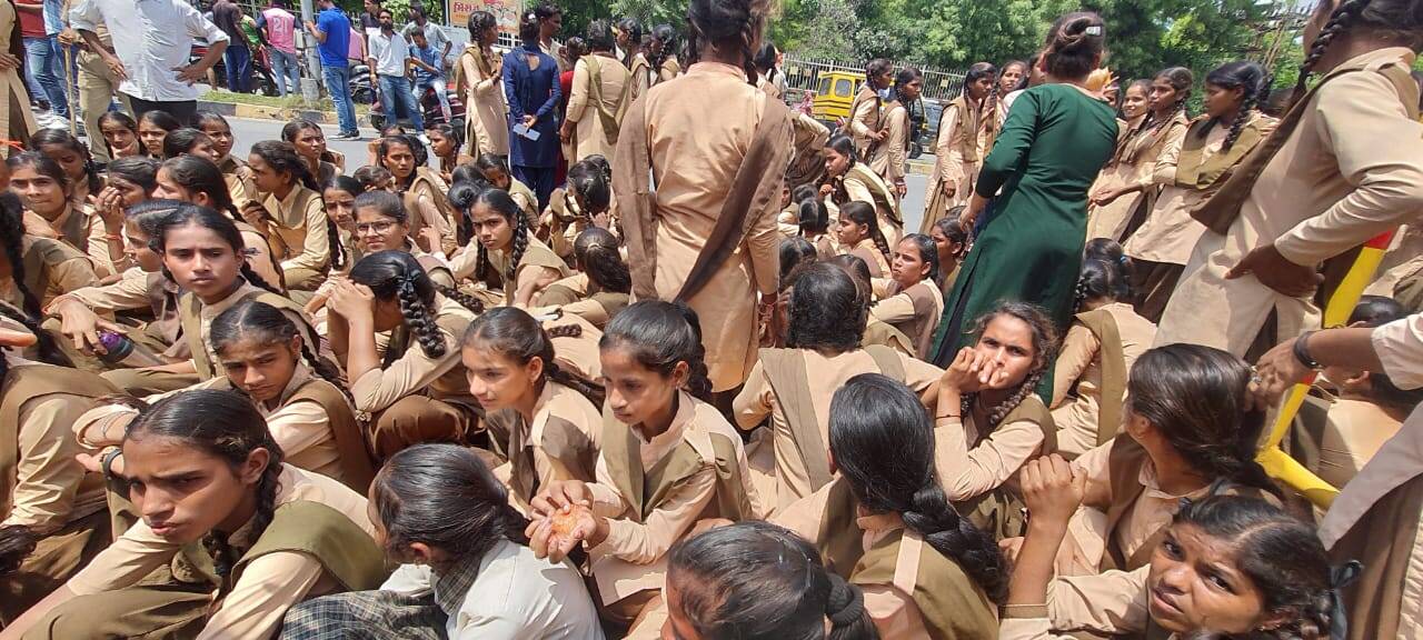 Students of the government girls school from Nai Village near Udaipur ...