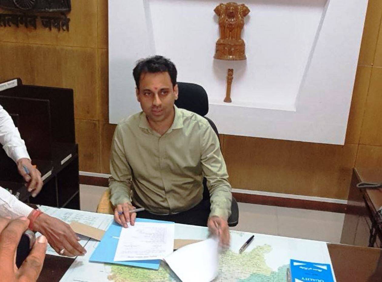 District Collector Arvind Poswal takes charge