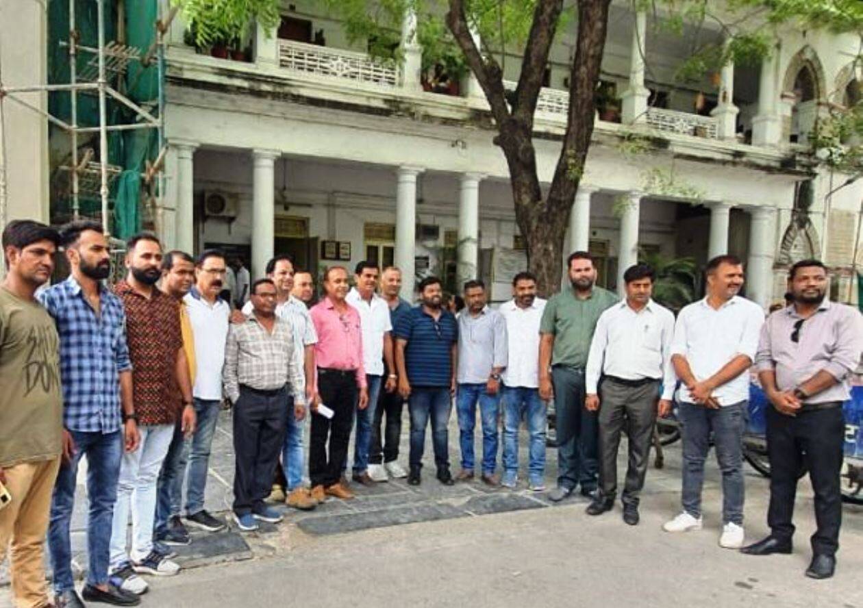 Memorandum given regarding loot and misbehavior on tourists in the name ...