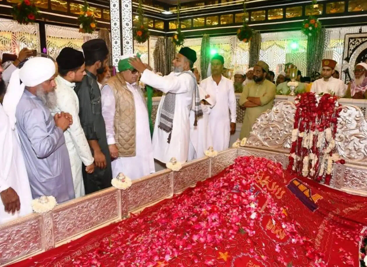 Mastan Baba's Urs beginsm kul fatiha on 15th