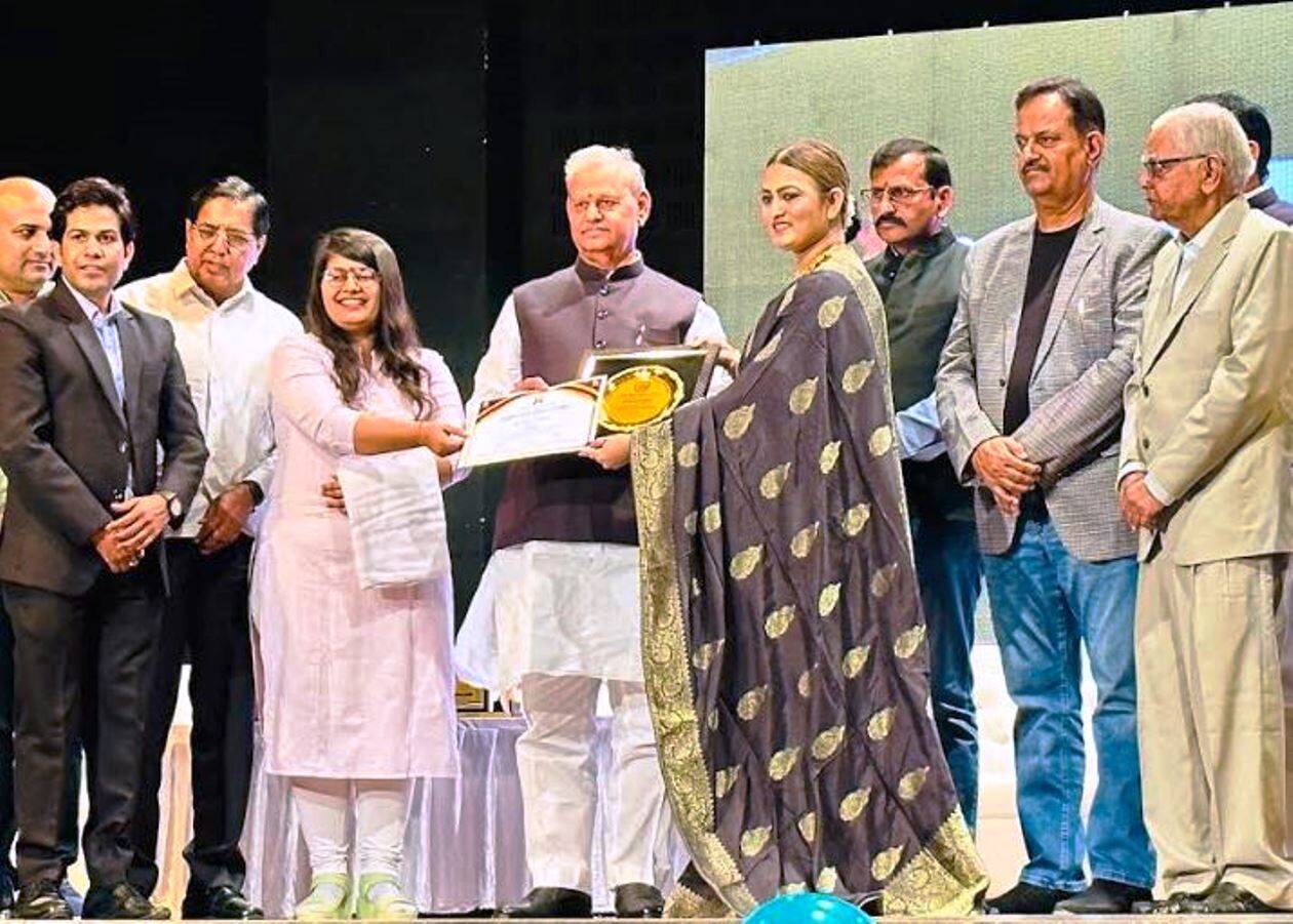 Dr Divyani awarded with National Gaurav Award