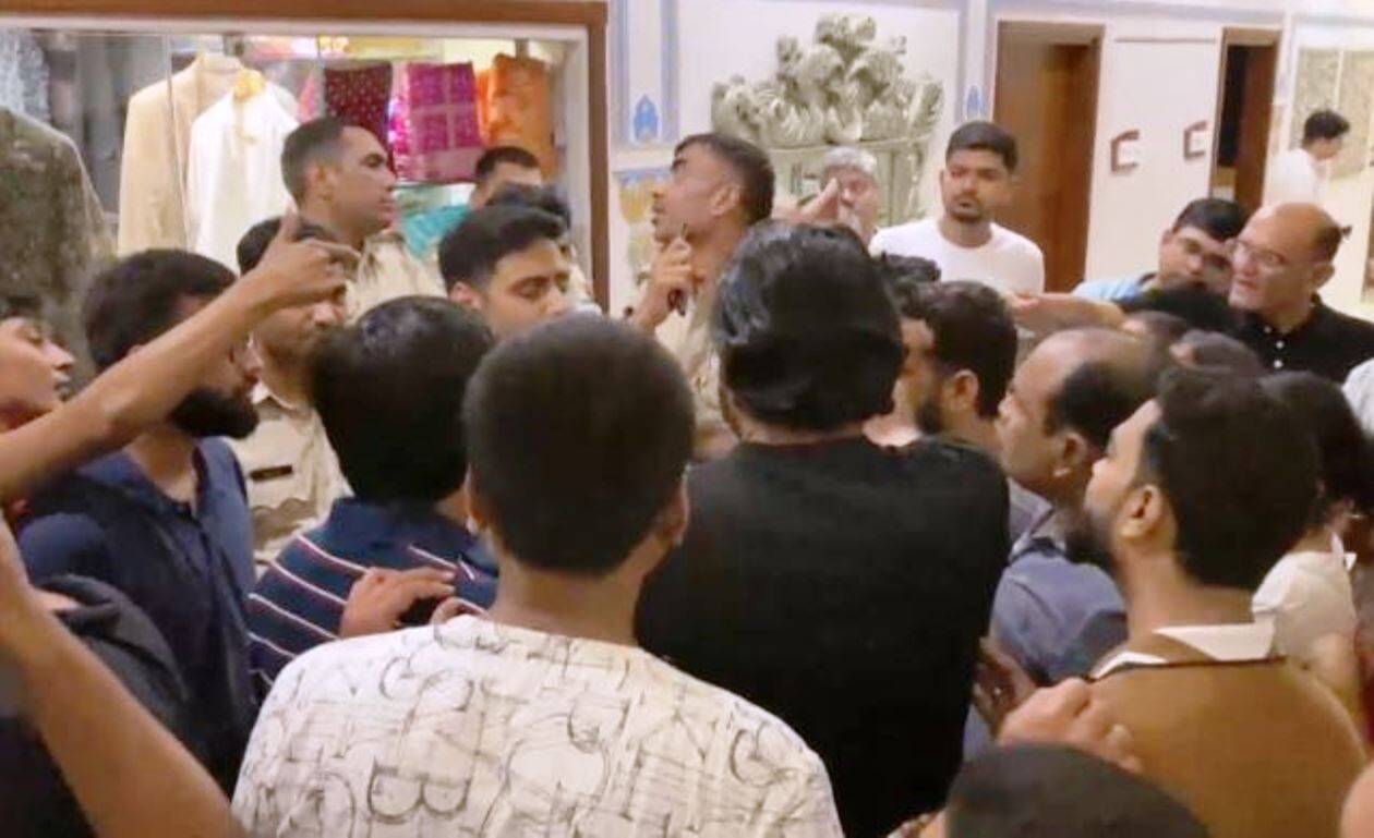 Tourists angry with hotel services