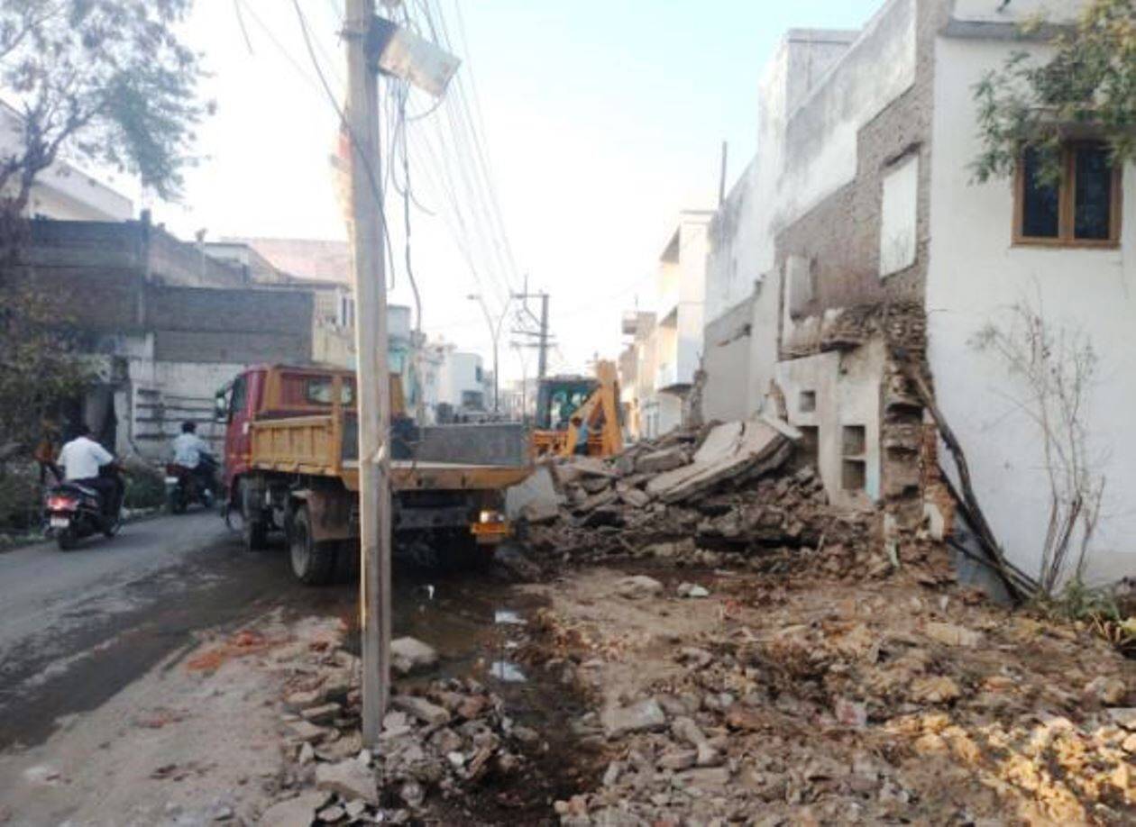 Bottleneck obstructing Badgaon road construction removed