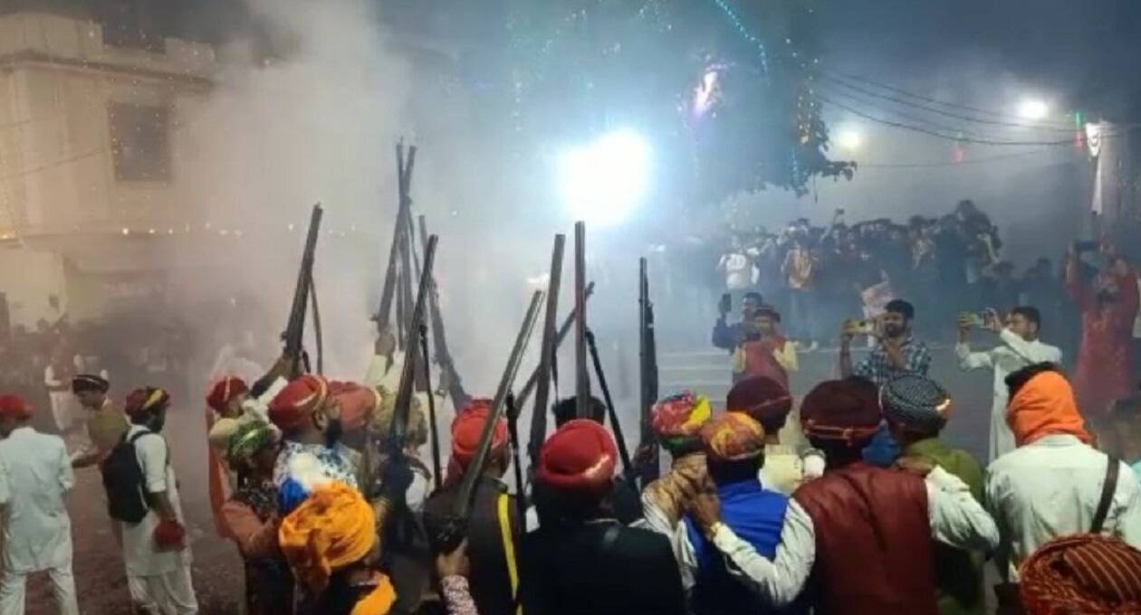 What is Zamra Beej, the tradition on Holi at Menar, Udaipur