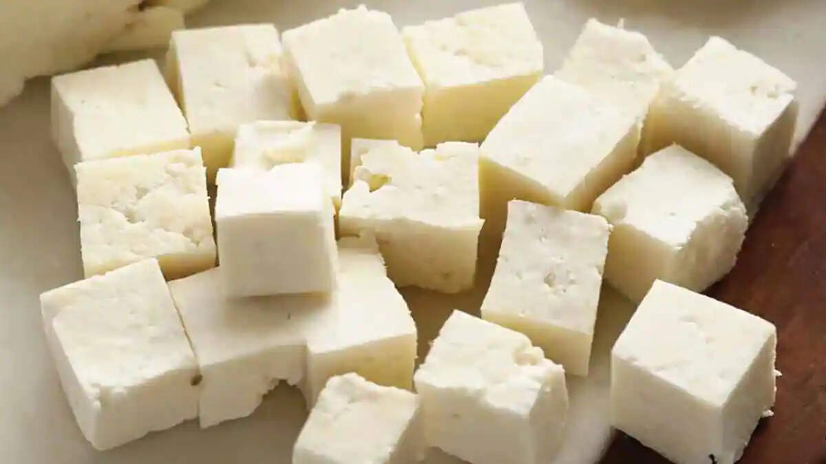 Ways to identify fake paneer at home
