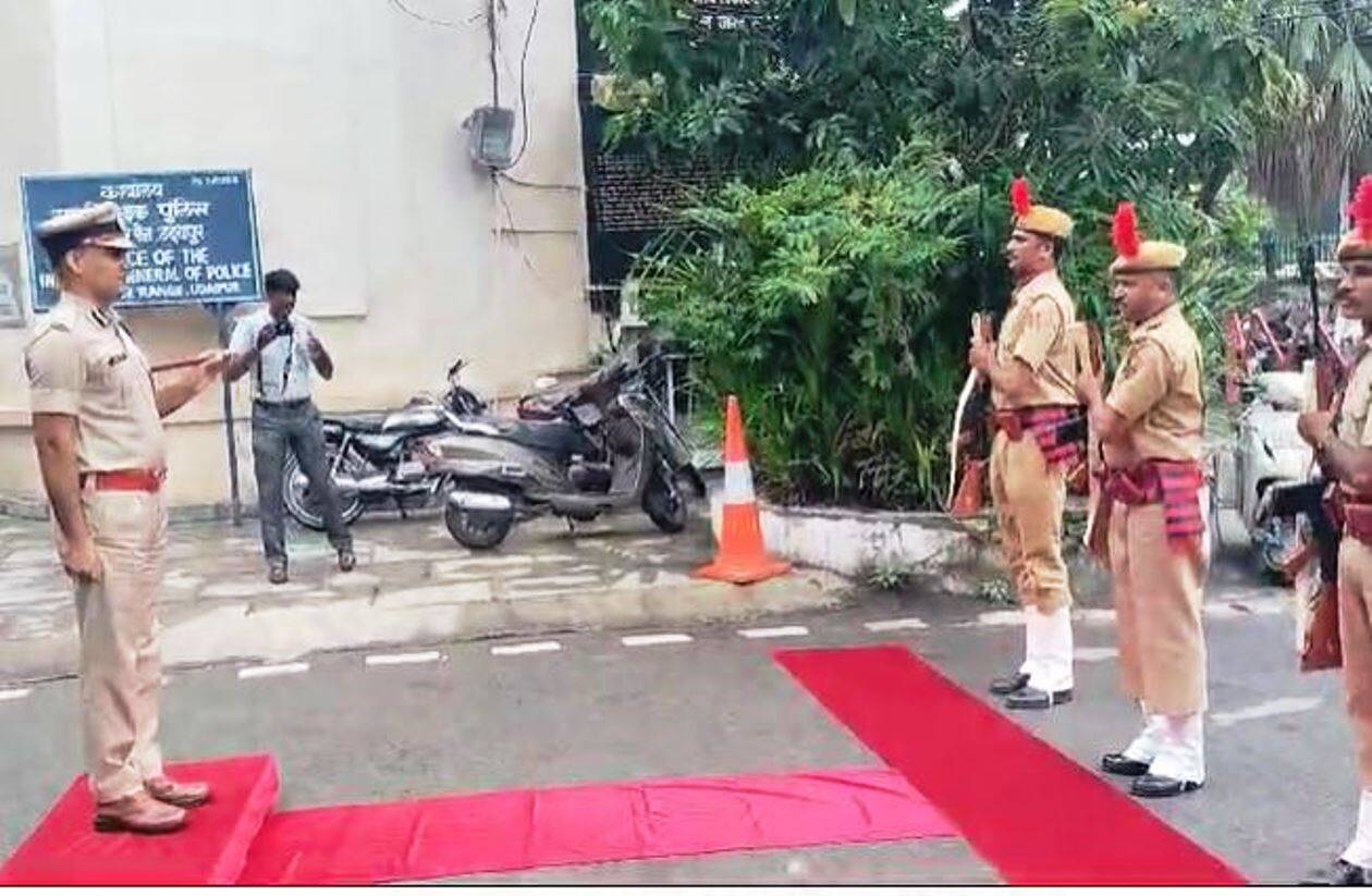 Udaipur Range IG Ajay Pal Lamba was given a farewell by giving him a ...